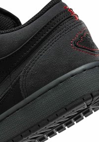 Jordan CRAFT - Matalavartiset tennarit - dk smoke grey/black/varsity ...