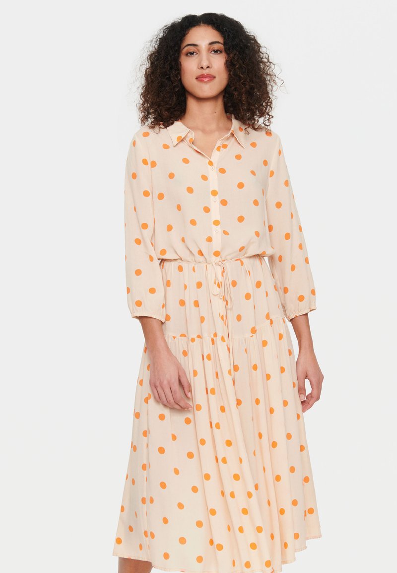 Saint Tropez UEDA - Vestido camisero - orange peel big dots/naranja ...
