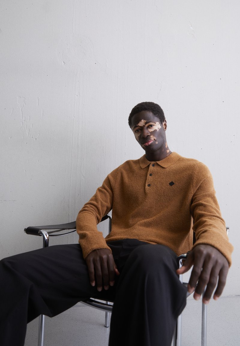 J.LINDEBERG YANN LOGO - Jersey de punto - chipmunk/beige - Zalando.es