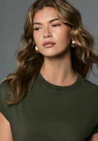 Next PETITE FIT - SARONG TIE - Jerseykleid - washed khaki green/grün ...