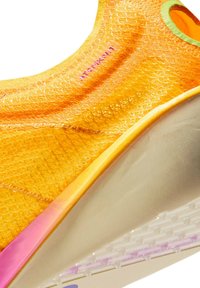 Nike Performance ATHLETICS DISTANCE VICTORY 2 - Spikes - citron pulse ...