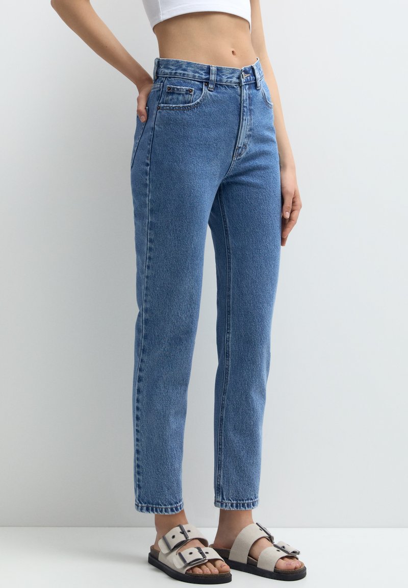 PULL&BEAR MOM - Slim fit jeans - light blue denim/lichtblauw - Zalando.nl