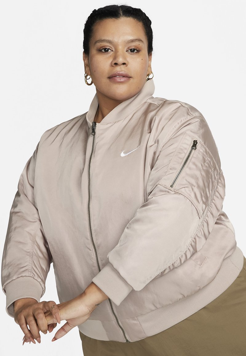 Nike Sportswear VRSTY - Bomber Jacket - diffused taupe diffused taupe ...