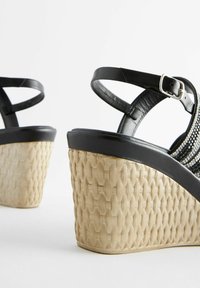 Next FOREVER COMFORT SQUARE TOE BLING WEDGES - Keilsandalette - black ...