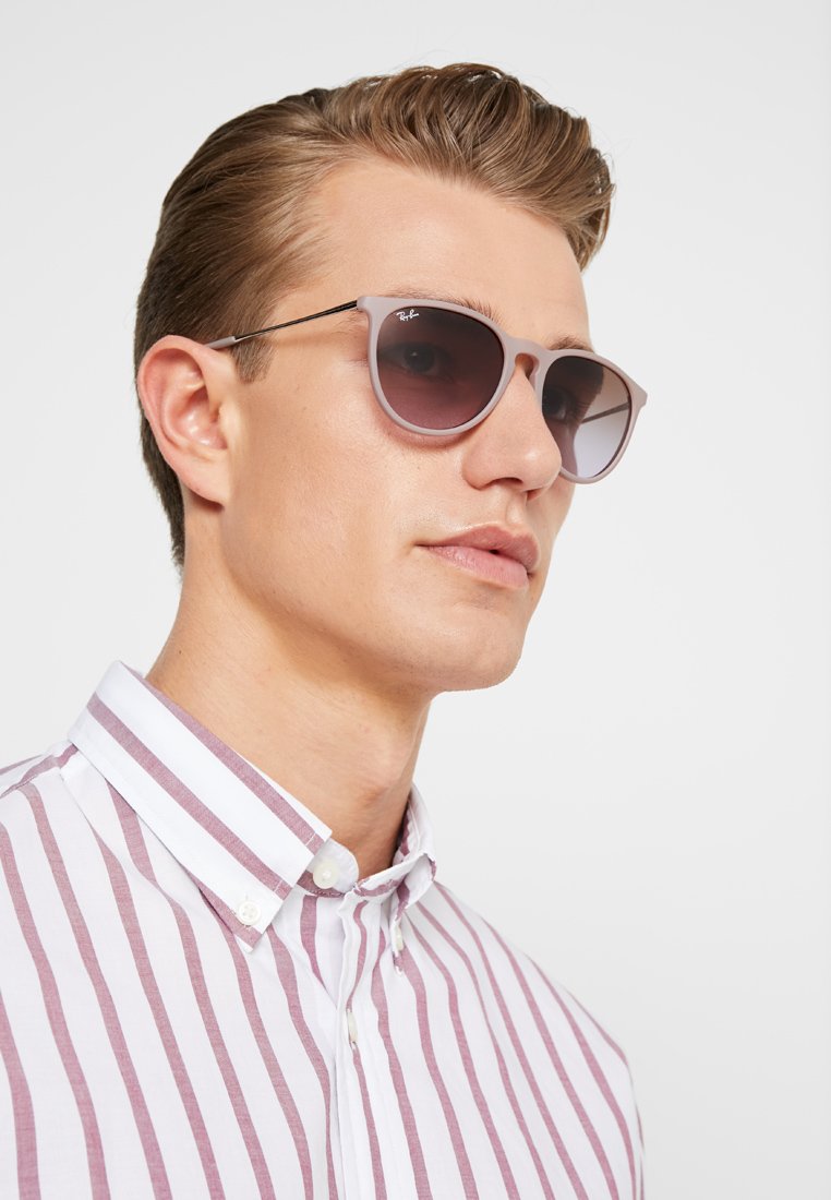 Erica Ray's Instagram, Twitter & Facebook on IDCrawl