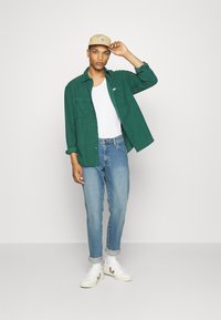 Wrangler POCKET PATCH - Skjorte - dark green/mørkegrønn - Zalando.no