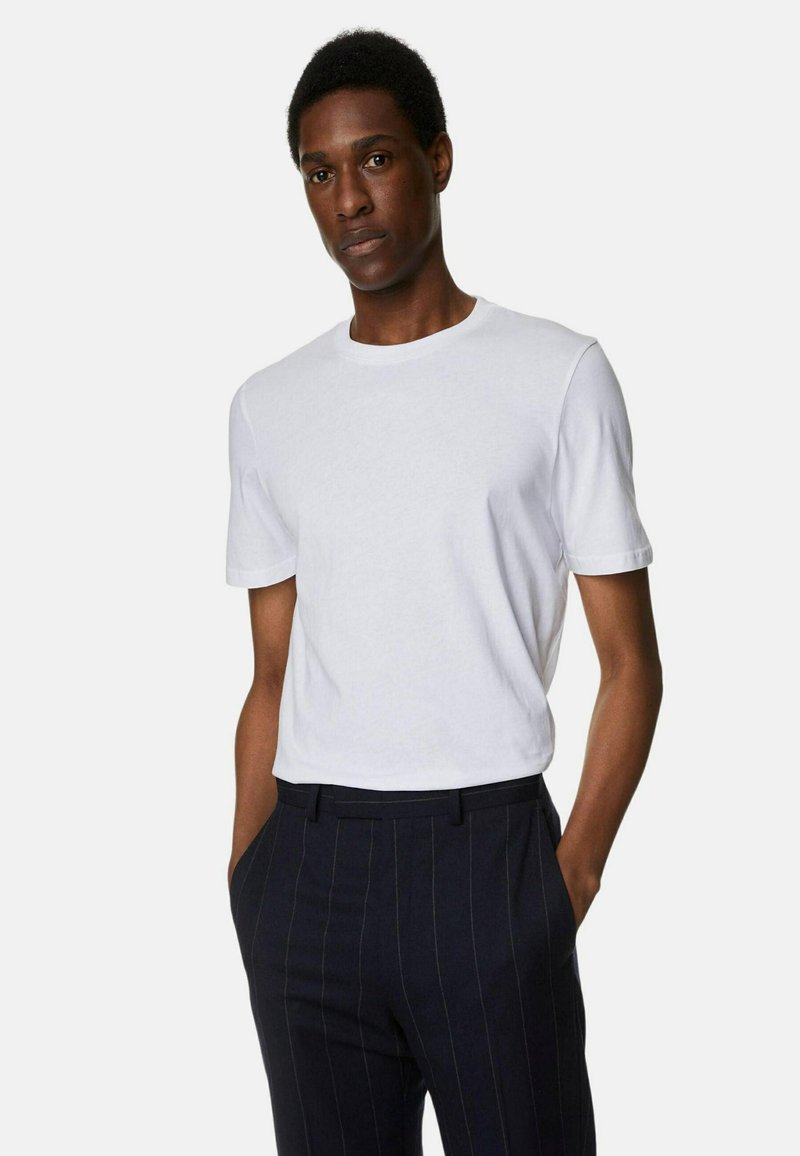 Marks & Spencer 7 PACK CREW NECK - T-Shirt basic - white mix/mehrfarbig ...