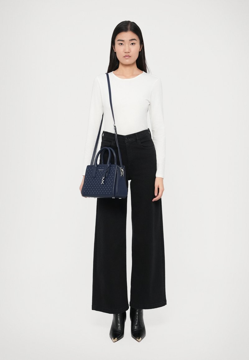 MICHAEL Michael Kors LAILA CHARM - Rokassoma - blue/zils - Zalando.lv