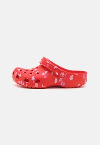 Crocs CLASSIC VDAY - Baseino šlepetės - cherry red/raudona - Zalando.lt