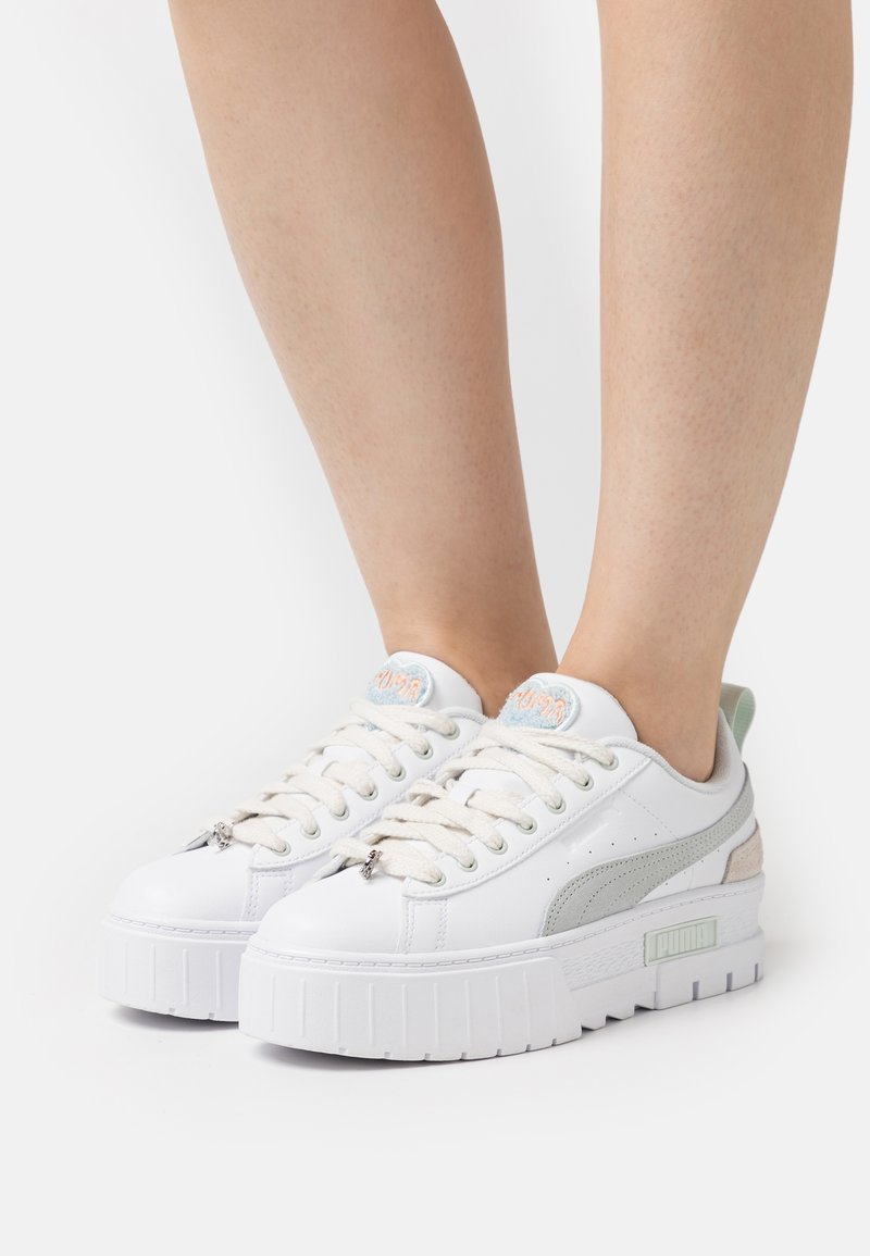 Puma MAYZE - Edzőcipő - white/ice flow/fehér - Zalando.hu