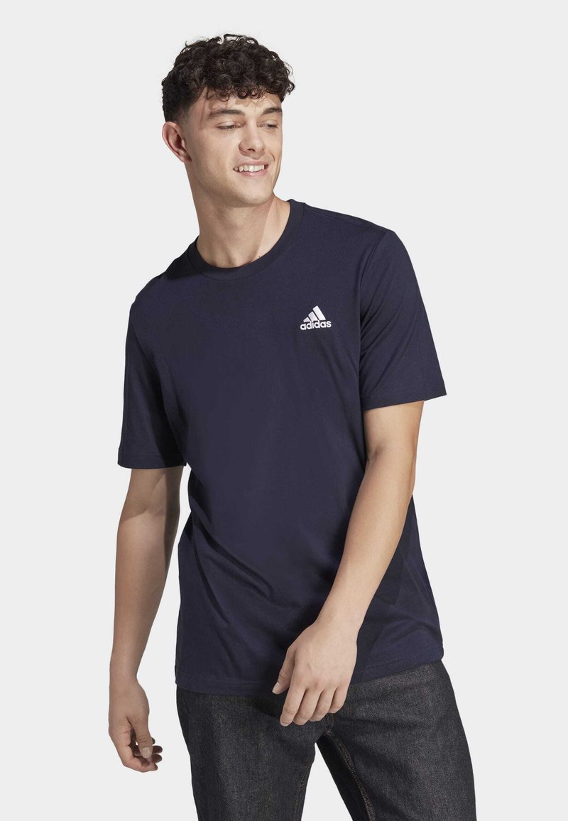 adidas Sportswear ESSENTIALS SINGLE EMBROIDERED SMALL - Basic T-shirt ...