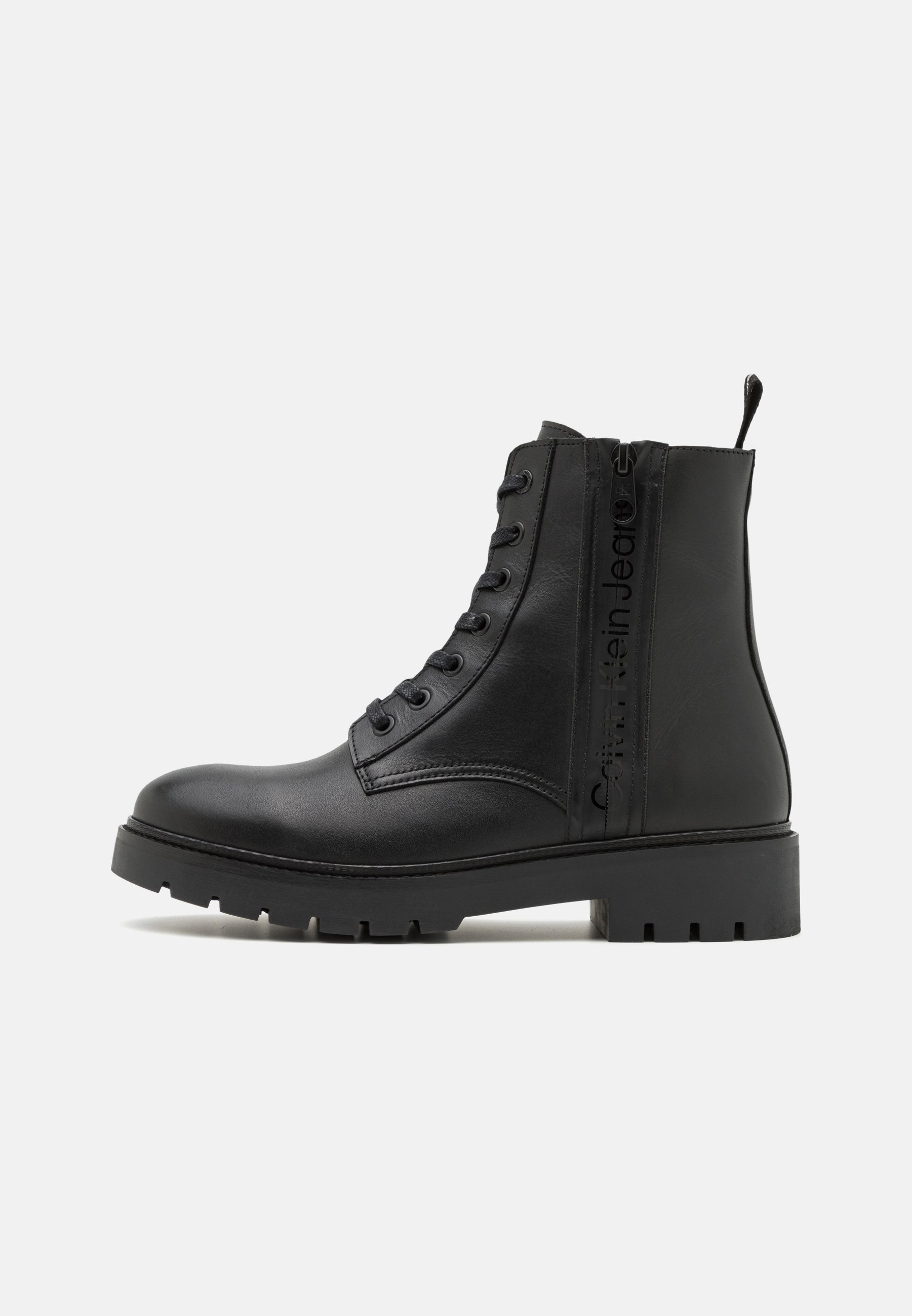 Blutbefleckt Berüchtigt George Hanbury combat boots calvin klein Blatt ...