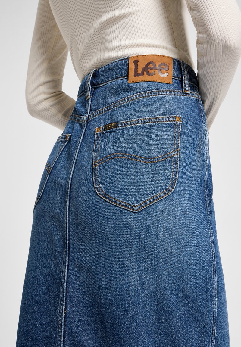 Lee SIDE SLIT MAXI SKIRT - Maxi skirt - weekend chill/blue denim ...