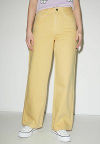 CLOCKHOUSE Flared Jeans - yellow/geel - Zalando.nl