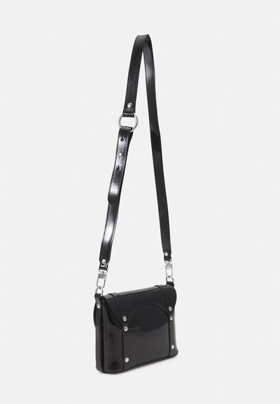 Vivienne Westwood KIM CROSSBODY - Umhängetasche - black/schwarz - Zalando.ch