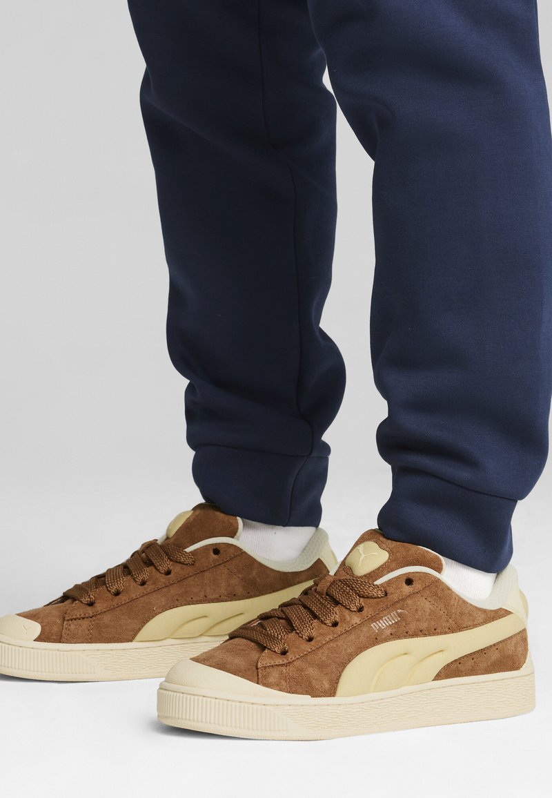 Puma CRUSH PRESERVES - Sneakers low - brown mushroom-chamomile sugared ...