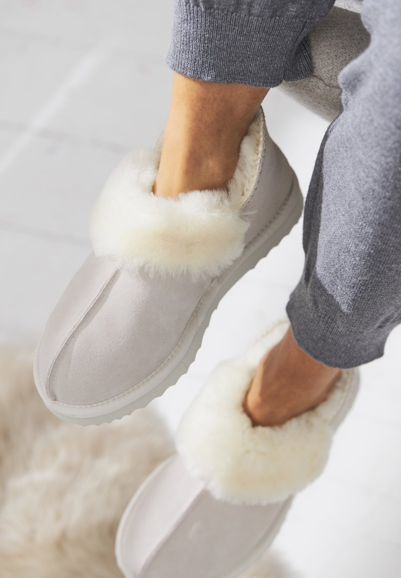 Vivance Slippers - beige - Zalando