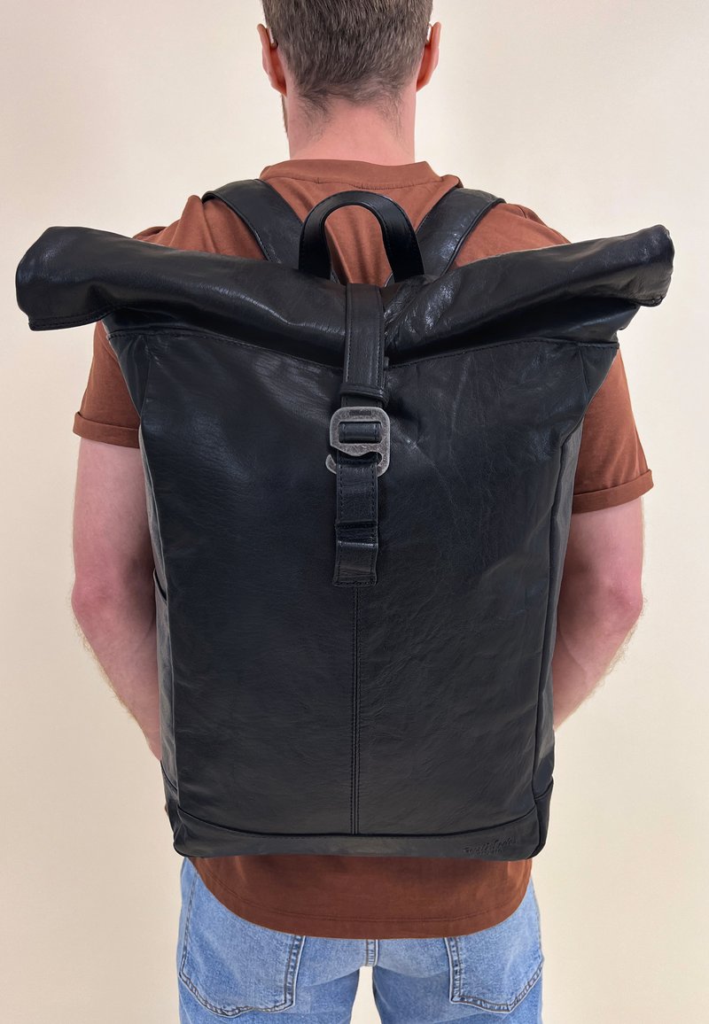Gusti Leder BENEDIK - Tagesrucksack - schwarz - Zalando.de