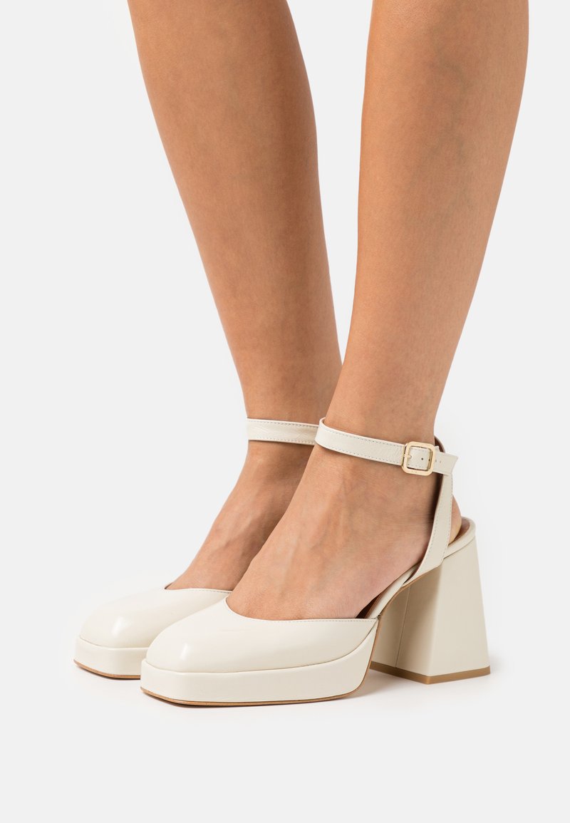 ÁNGEL ALARCÓN Platform heels - panna/white - Zalando.ie