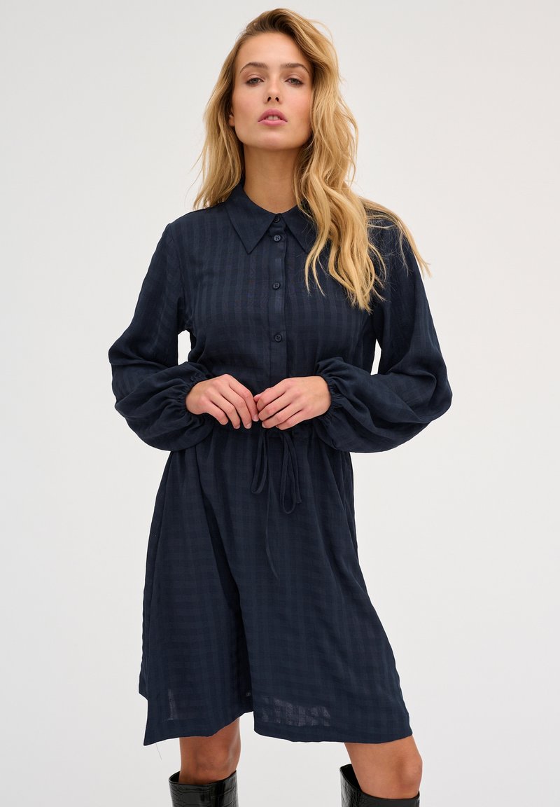 My Essential Wardrobe HALNAMW - Blusenkleid - dark sapphire blue ...