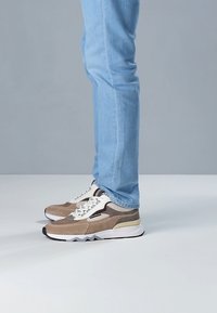 Floris van Bommel DE ZAGER - Trainers - lightbrown/light brown - Zalando