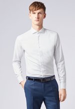 BOSS JAIDEN Slim Fit - Hemd - white/weiß - Zalando.at