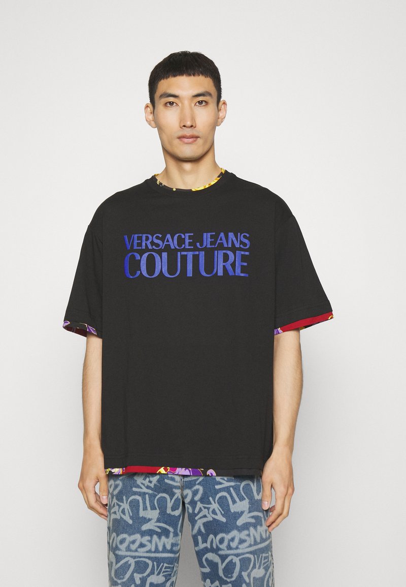 Versace Jeans Couture CHAIN LOGO - T-Shirt print - black/schwarz ...