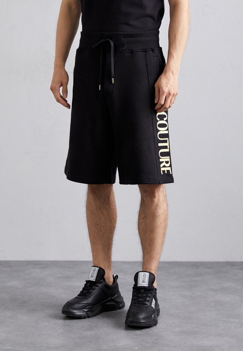 Versace Jeans Couture LOGO - Pantaloni de trening - black/gold/negru ...