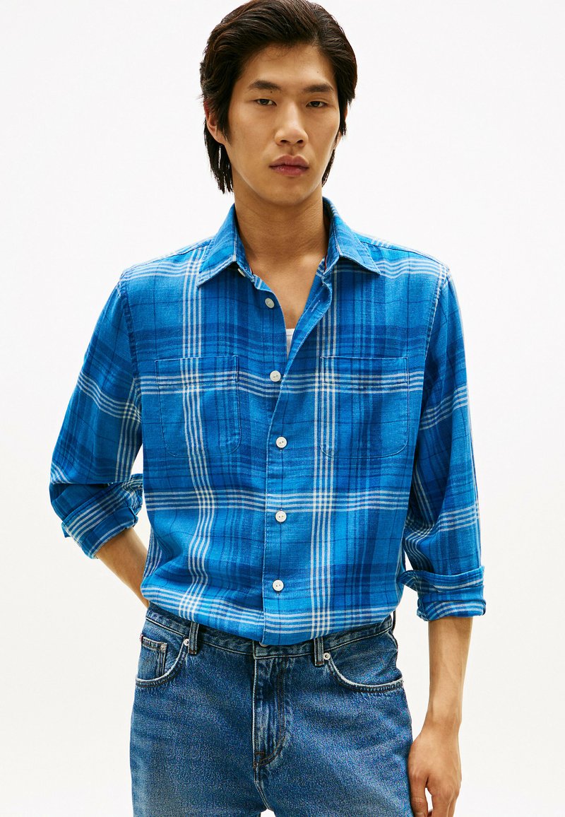 Tommy Hilfiger RELAXED FIT TEXTURED CHECK - Overhemd - light blue ...