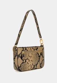 Guess MINI-KATEY MIT PRINT IN PYTHON-OPTIK - Umhängetasche ...