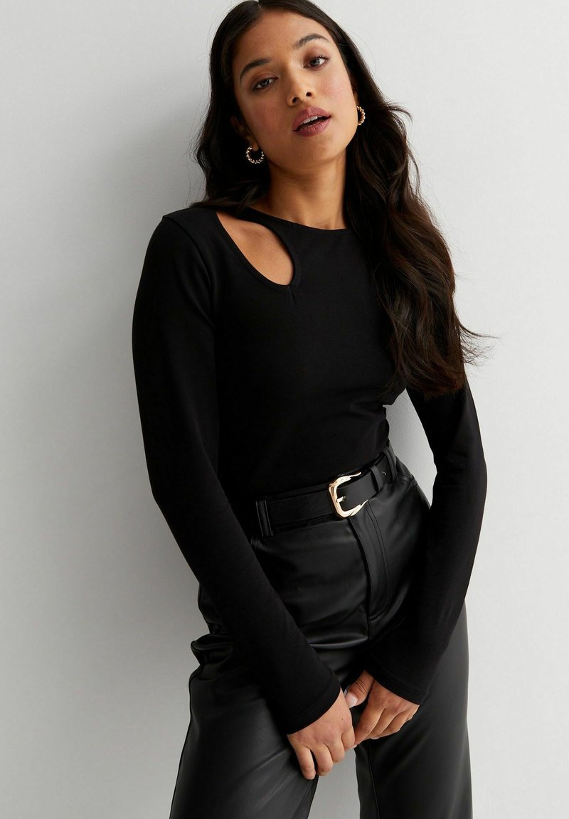 New Look Petite PETITE CUT OUT BODY - LANGARMSHIRT - Camiseta de manga larga - black/negro ...