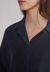 Falconeri BLOUSE WITH COLLAR - Chemisier - blau navy blue/bleu roi ...