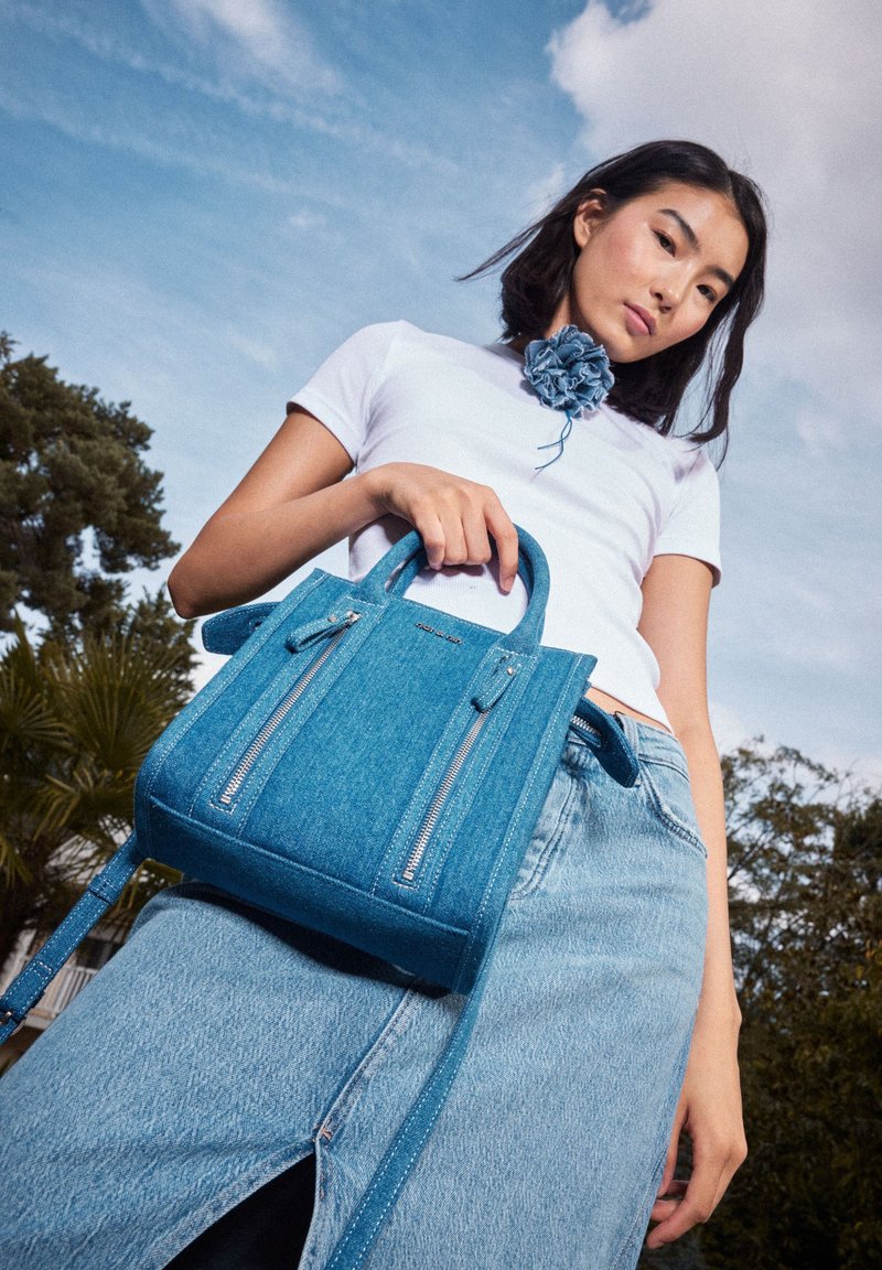 nat & nin MINI OPERA - Sac à main - denim/denim bleu - ZALANDO.FR