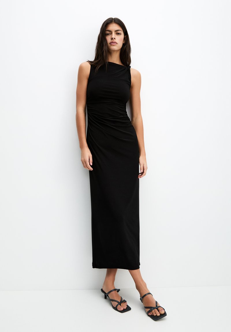 PULL&BEAR ASYMMETRIC GATHERED - MIDI - Day dress - black - Zalando