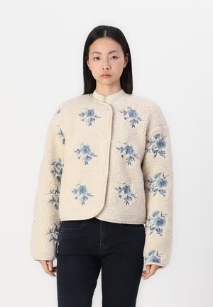 Jachete fleece Gina Tricot - Vezi noile modele online | ZALANDO