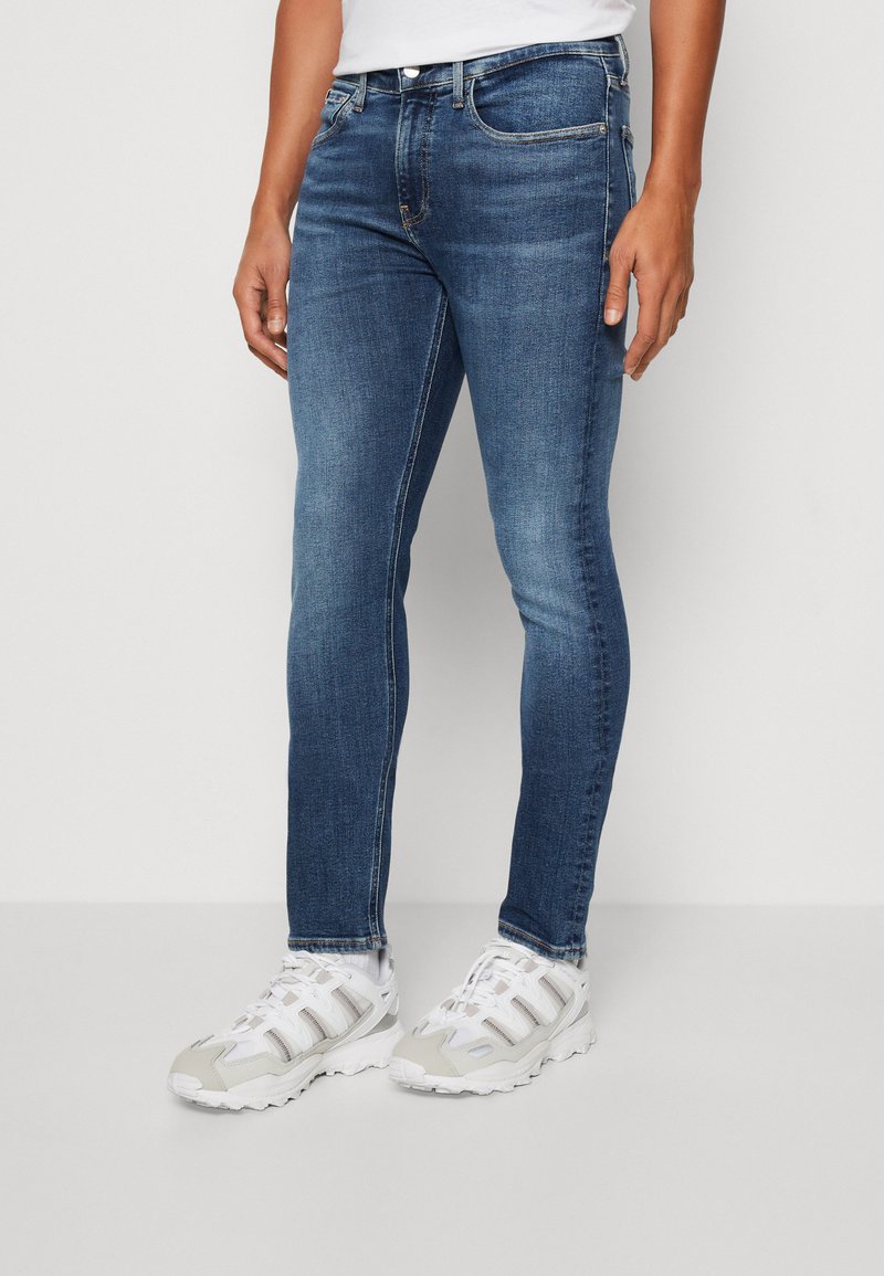 Calvin Klein Jeans SKINNY - Jeans Skinny Fit - denim dark/dark-blue denim - Zalando.at