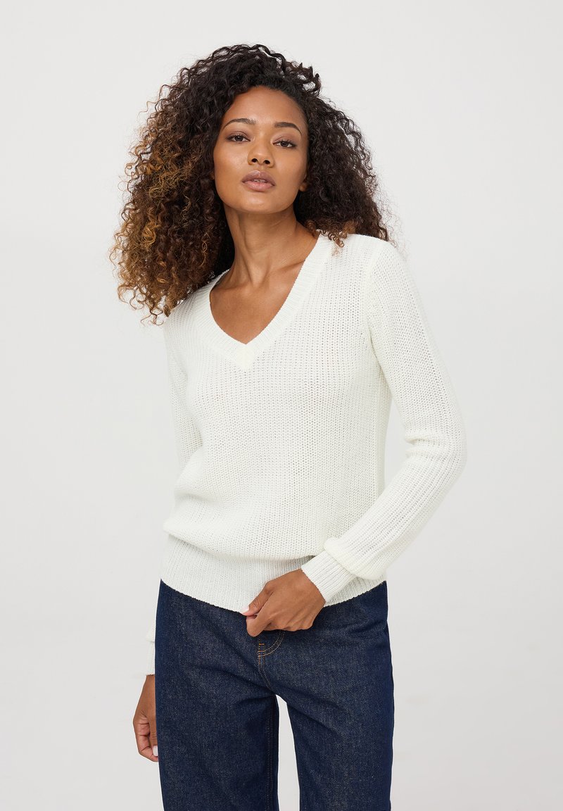 Terranova SCOLLO A V - Maglione - bianco lana/bianco - Zalando.it