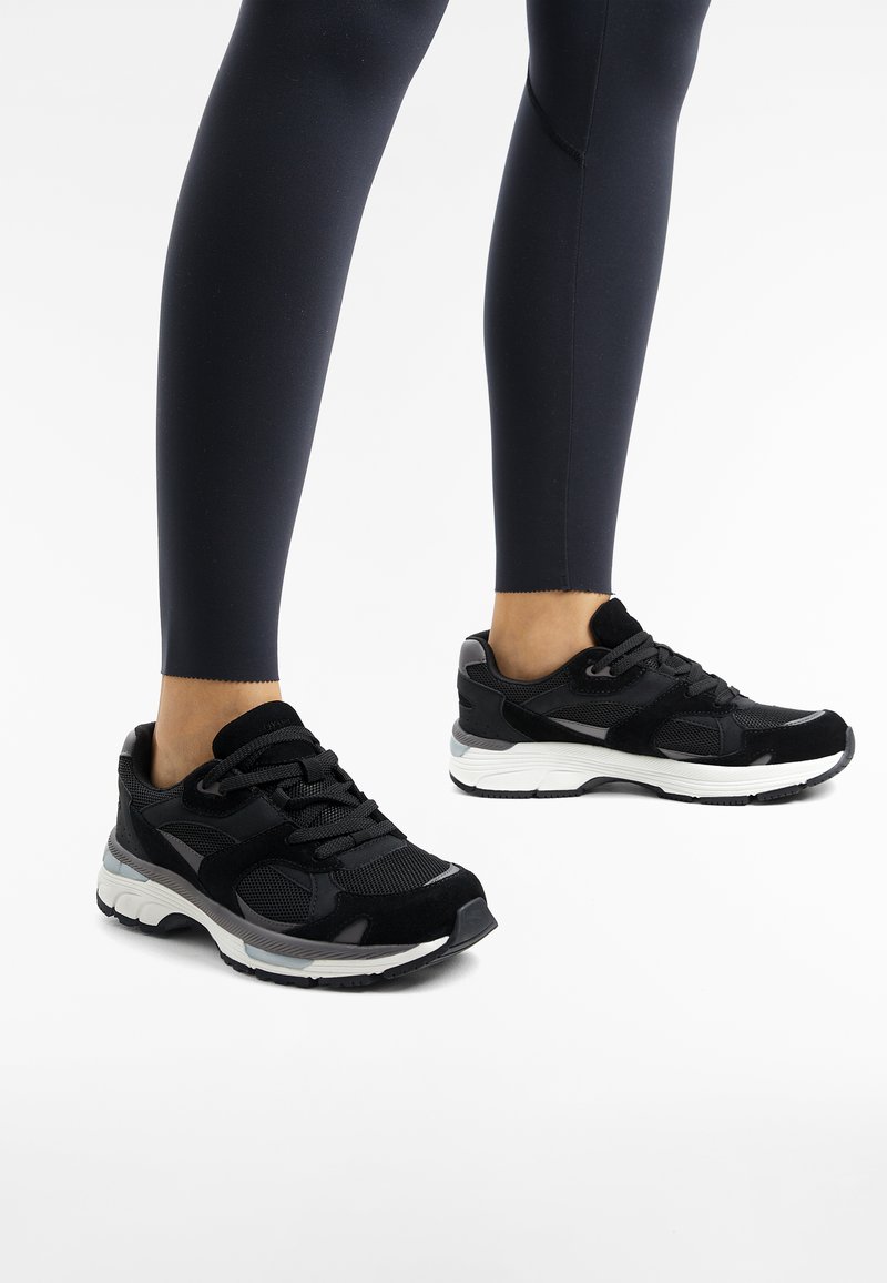 OYSHO RETRO RUNNING - Chaussures fitness - black/noir - ZALANDO.FR