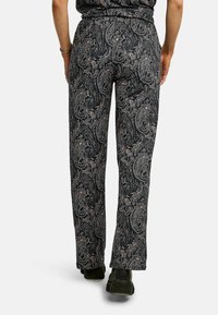 Liberté Essentiel ALMA-WIDE - Bukser - night sky paisley/flerfarvet ...