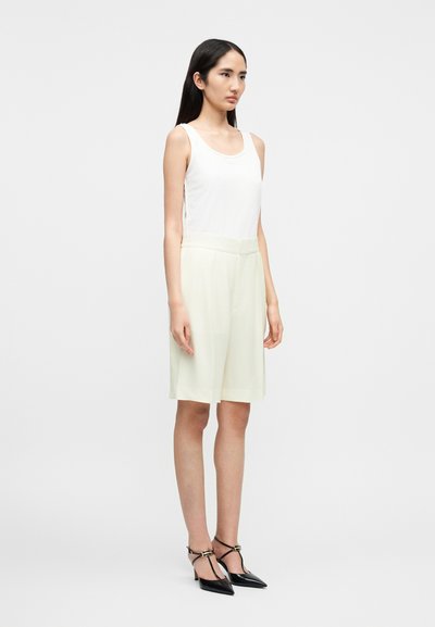 Victoria Beckham Shorts - ivory/off-white - Zalando.co.uk
