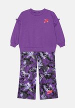 Nike Sportswear FRESH CUT DOLMAN RUFFLE SET - Ikdienas džemperis ...