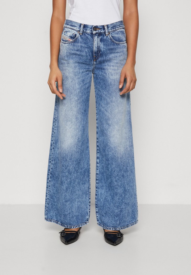 Diesel 1978 D-AKEMI - Flared Jeans - medium blue/blue denim - Zalando.co.uk