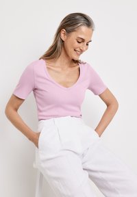 Gerry Weber IN ANGESAGTEM - T-Shirt basic - powder pink/pink - Zalando.de