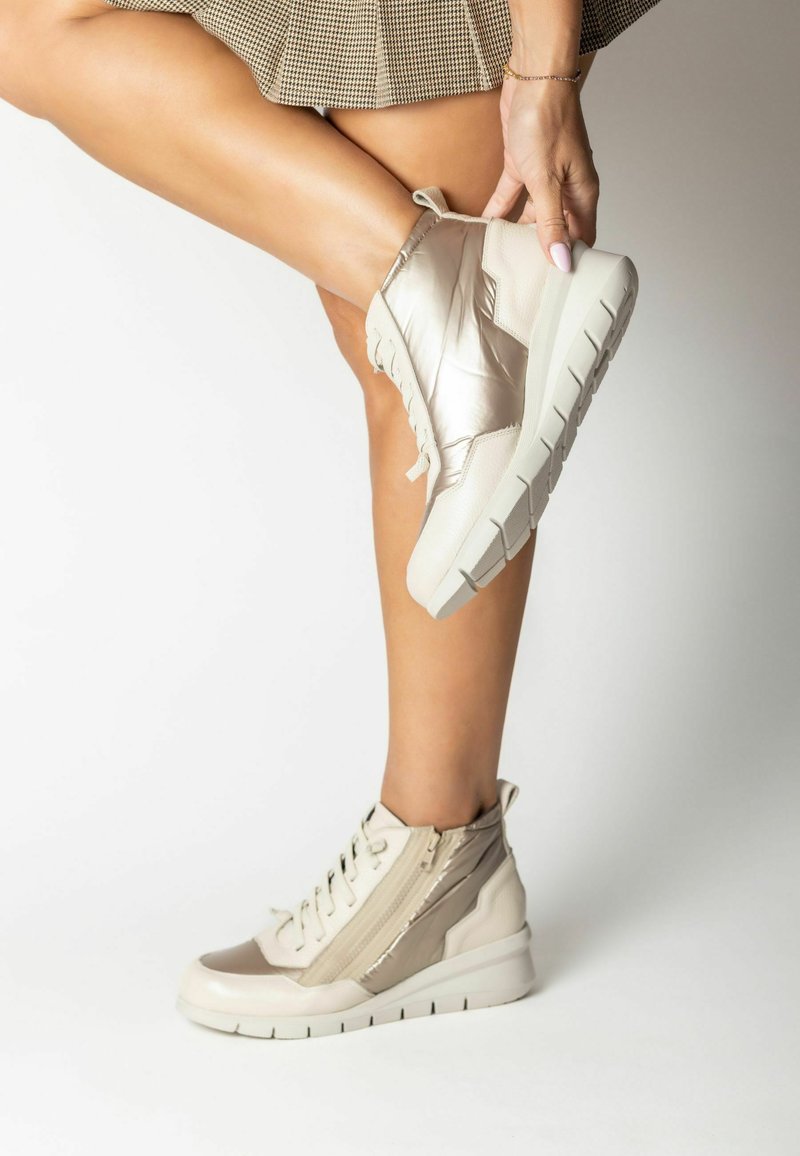 Marila ERMITA - Botines con cordones - crema - Zalando.es