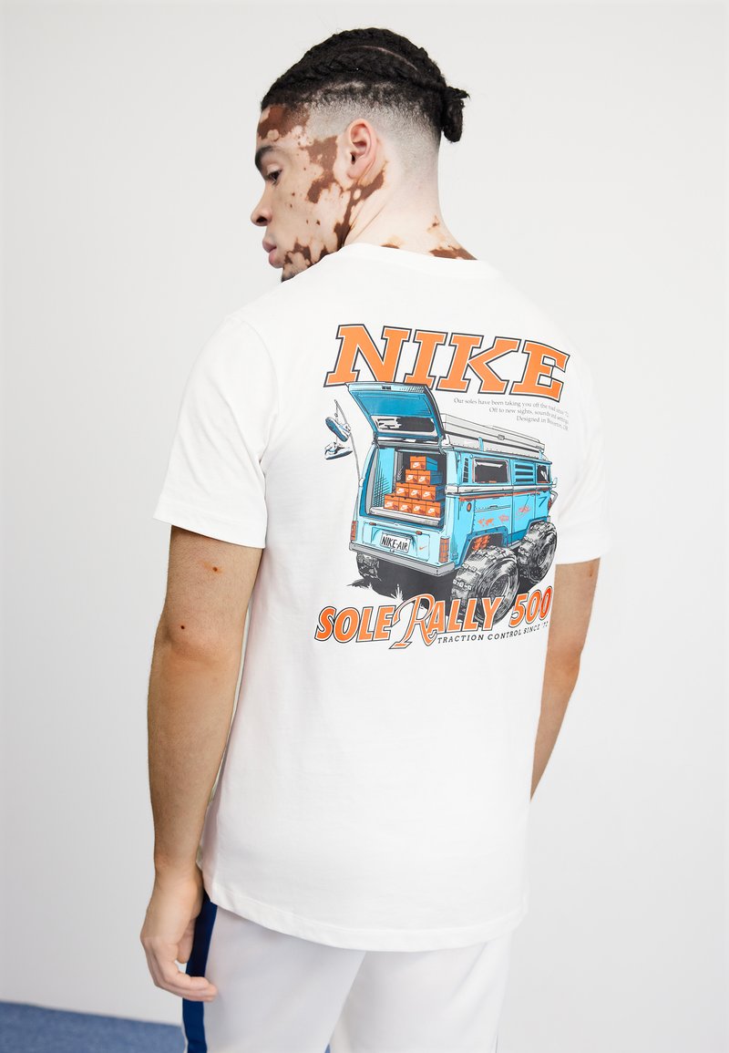 Nike Sportswear RALLY - T-shirt print - white/wit - Zalando.be