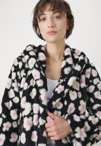 UGG AARTI PRINT - Badjas - black/zwart - Zalando.nl