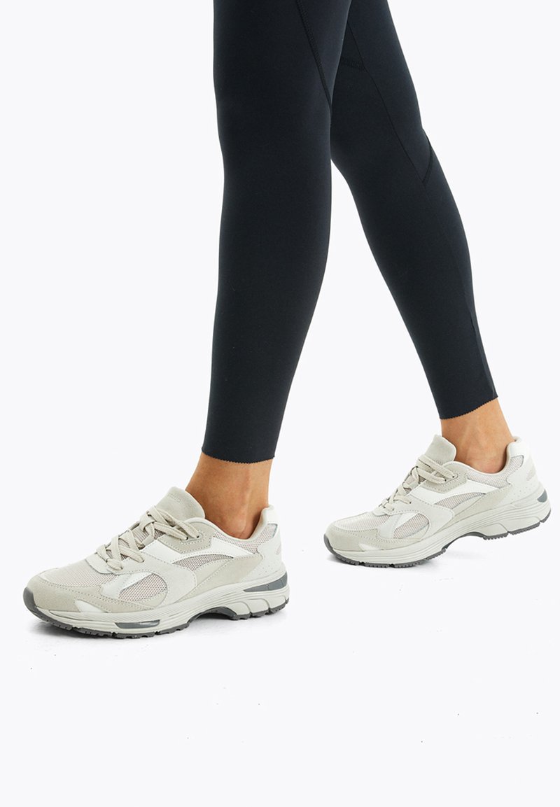 OYSHO RUNNING - Sneakers - beige - Zalando.dk