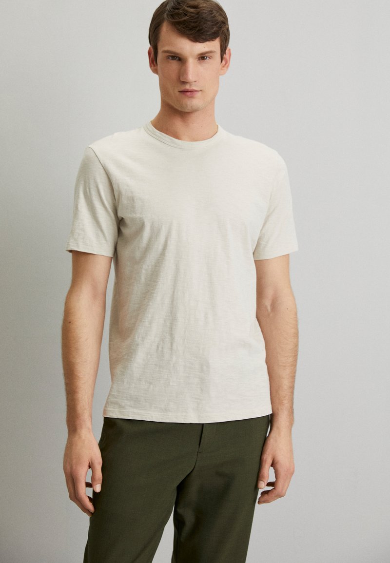 Theory ESSENTIAL TEE COSMOS - Basic T-shirt - sand/beige - Zalando.co.uk
