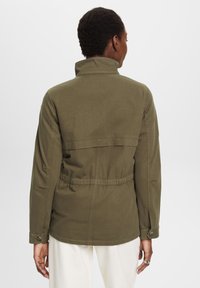 Esprit UTILITY JKT - Tunn jacka - khaki green/khaki - Zalando.se
