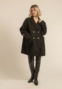 Dona x Lisa CABAN UBLIAZA - Manteau court - noir - ZALANDO.FR